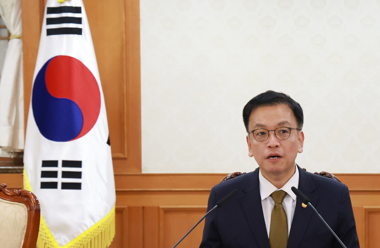 New acting President Choi Sang-mok vows stability