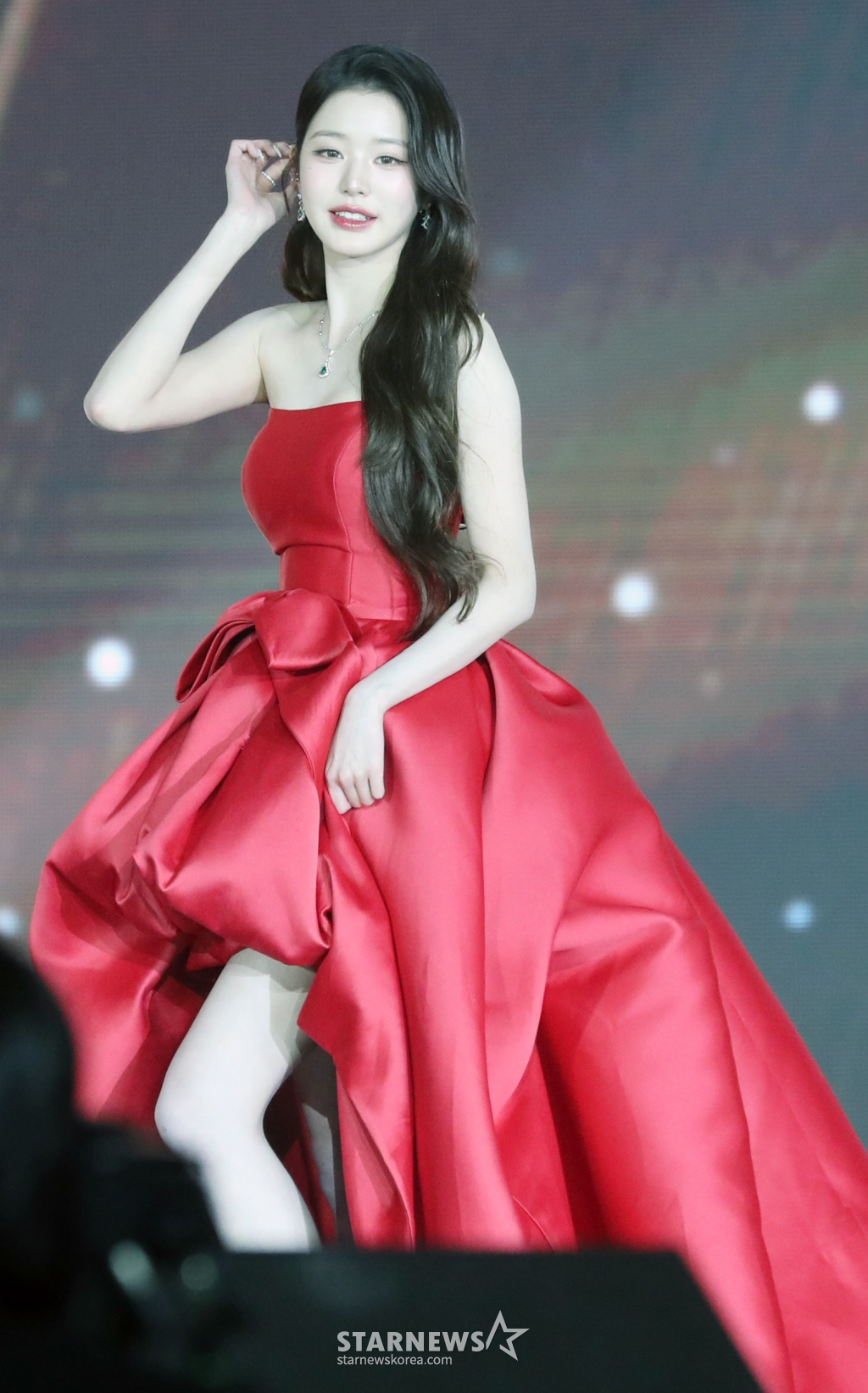 '4년 연속 MC' 장원영, 'AAA 2024'서 '퀸 오브 AAA' 수상..아이브 3관왕