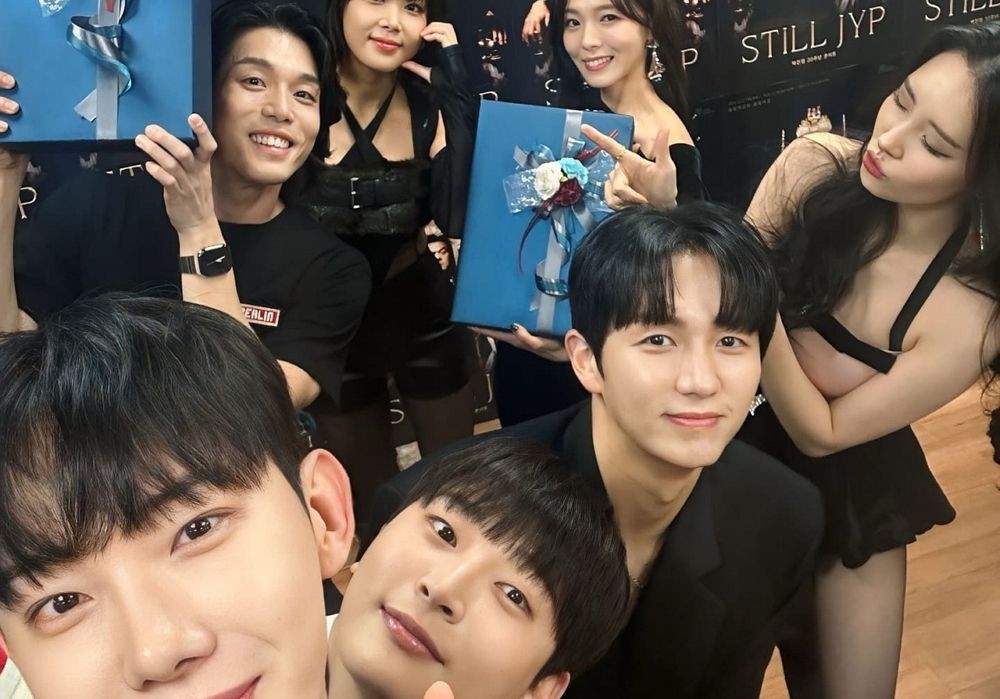 '원더걸스→2AM' 그때 그 시절 단체 사진 뭉클... "시켜줘 명예 JYP"