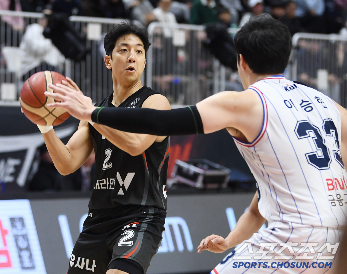'허훈복귀'KT, '부상병동' KCC 86-68 완파 '신년매치 2연승'...SK, LG 9연승 저지