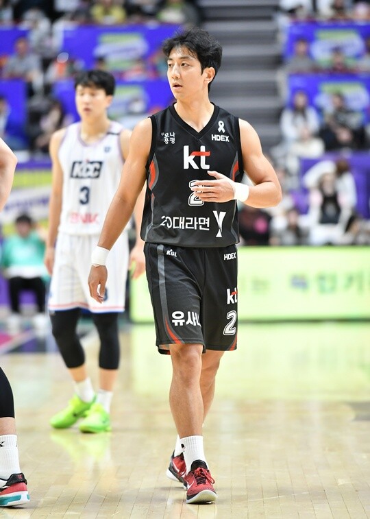 [BK 리뷰] ‘허훈이 돌아왔다!’ KT, KCC 제압 … 연고지 이전 후 ‘새해 첫 날 경기 전승’