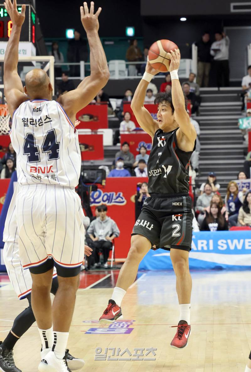 ‘돌아온 허훈 11점·7어시스트’ KT, 최준용 빠진 KCC에 86-68 완승…새해 첫날 값진 승리 [IS 수원]
