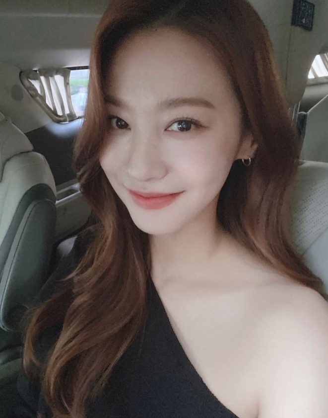 예쁜데 넘사벽 비율로 모두 같이 사진 찍기를 피하는 172cm연예인 | 어썸클