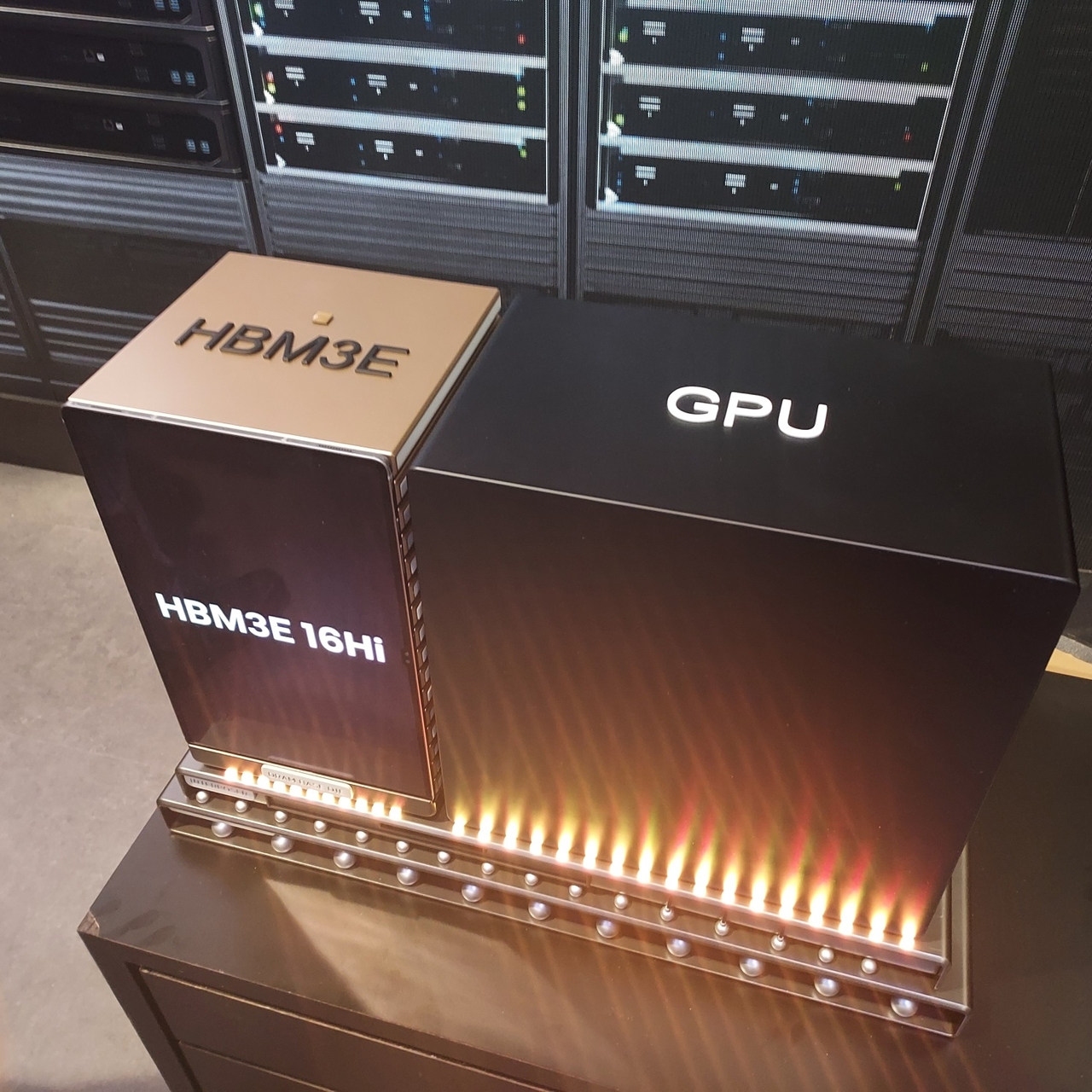 AI 반도체·액체냉각까지…600평 부스에 SK AI 솔루션 집약 [CES 2025]