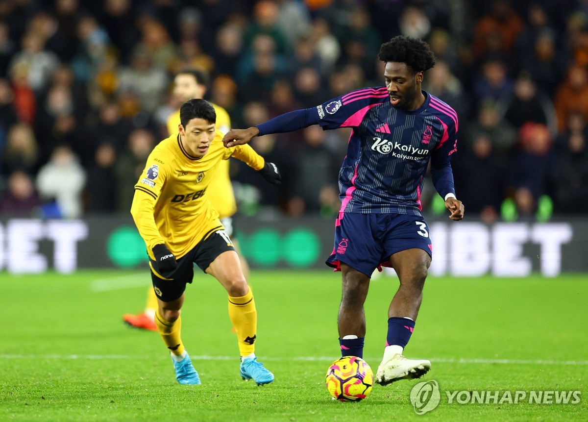 황희찬, EPL 100경기째 출전…울버햄프턴은 노팅엄에 0-3 완패