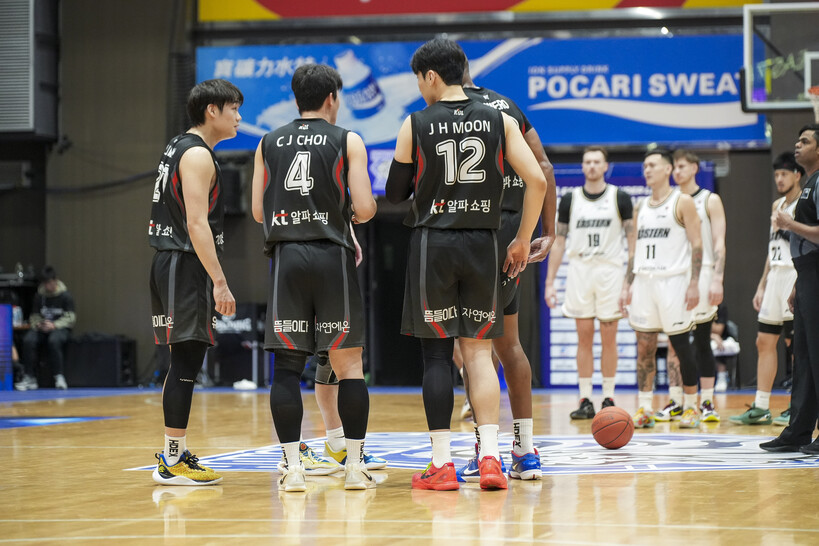 [EASL] '2연패' KT 송영진 감독이 하윤기와 해먼즈를 아낀 이유는