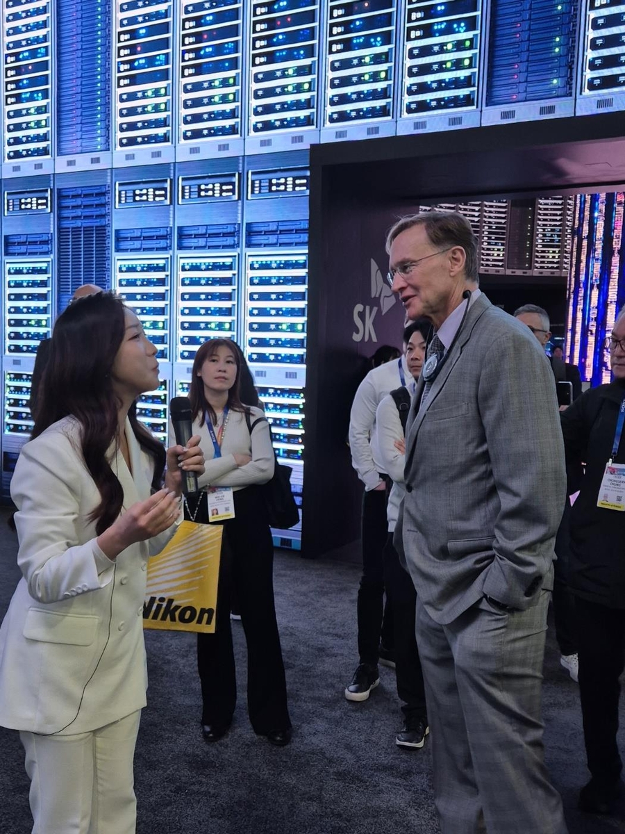 [CES 2025] SKT 유영상·KT 김영섭, 라스베이거스서 AI '삼매경'