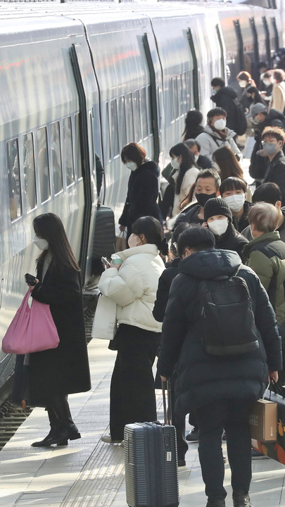 [속보] 당정 "설 연휴 KTX·SRT 역귀성 요금 30∼40% 할인"
