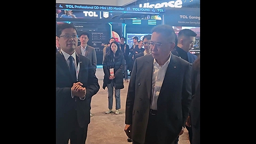 [CES 2025] 삼성전자 부스 찾은 中TCL CEO…전장 전시 '열공'