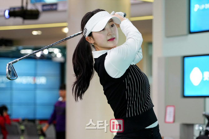 GTOUR 2025 | [포토]양효리,부드러운 아이언샷