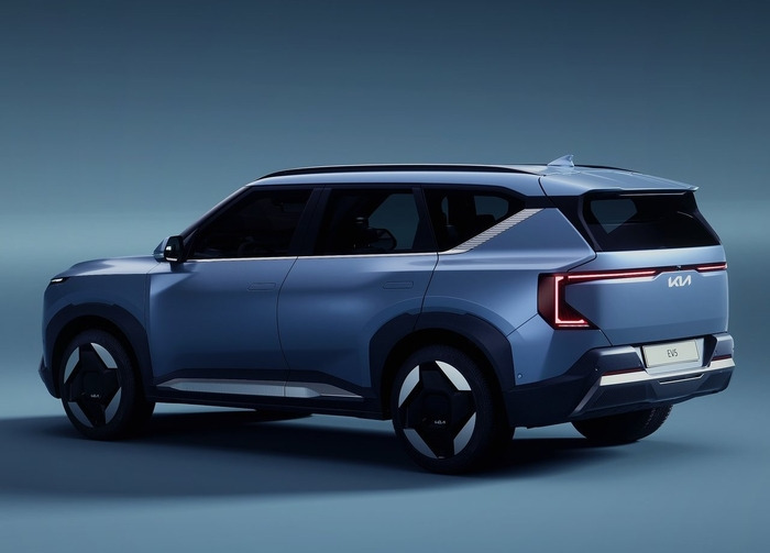 "720km 주행거리에 가성비 가격" 준중형 전기 SUV 새 기준 제시한 기아 EV5 | 구름을달리다