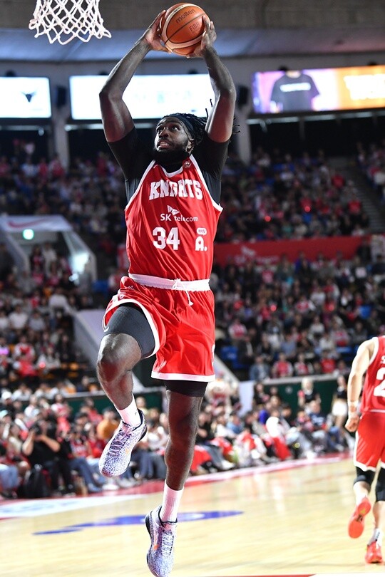 [BK 리뷰] ‘3Q 30-13’ SK, 정관장에 역전승 … 시즌 두 번째 8연승