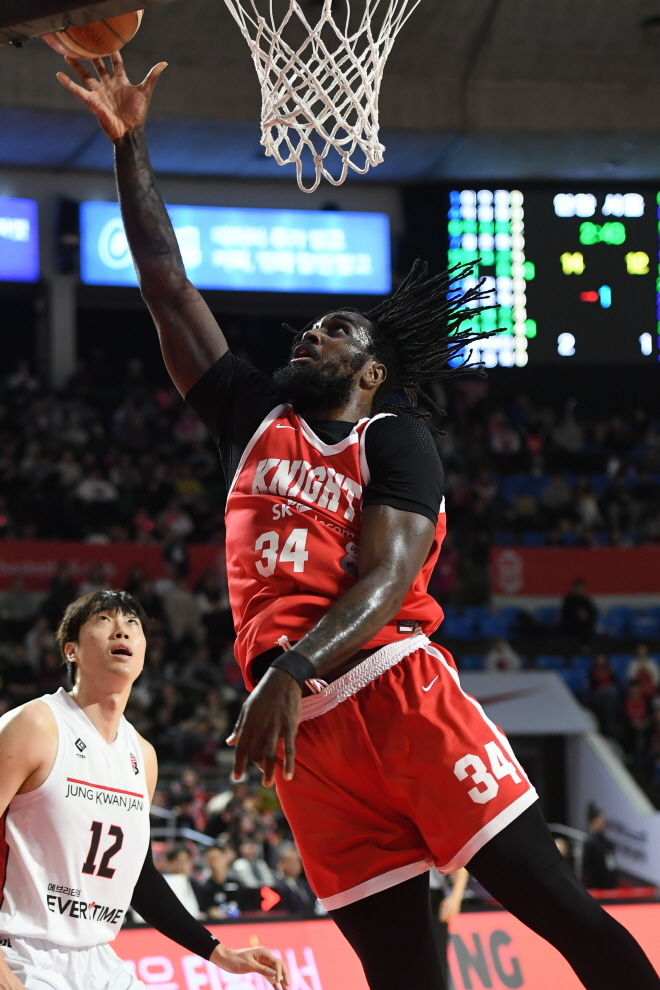 SK가 달리면 승리의 길이 열린다... SK, 정관장 잡고 8연승 질주···‘워니 트리플 더블 맹활약’ [MK잠실]