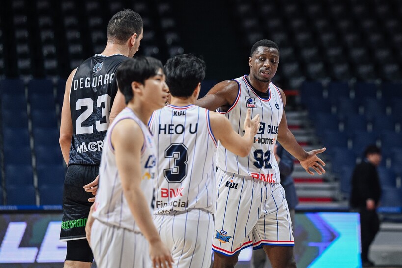 [EASL] 4쿼터에 무너진 KCC, 허웅·라렌 활약했지만 마카오에 패…파이널 포 탈락