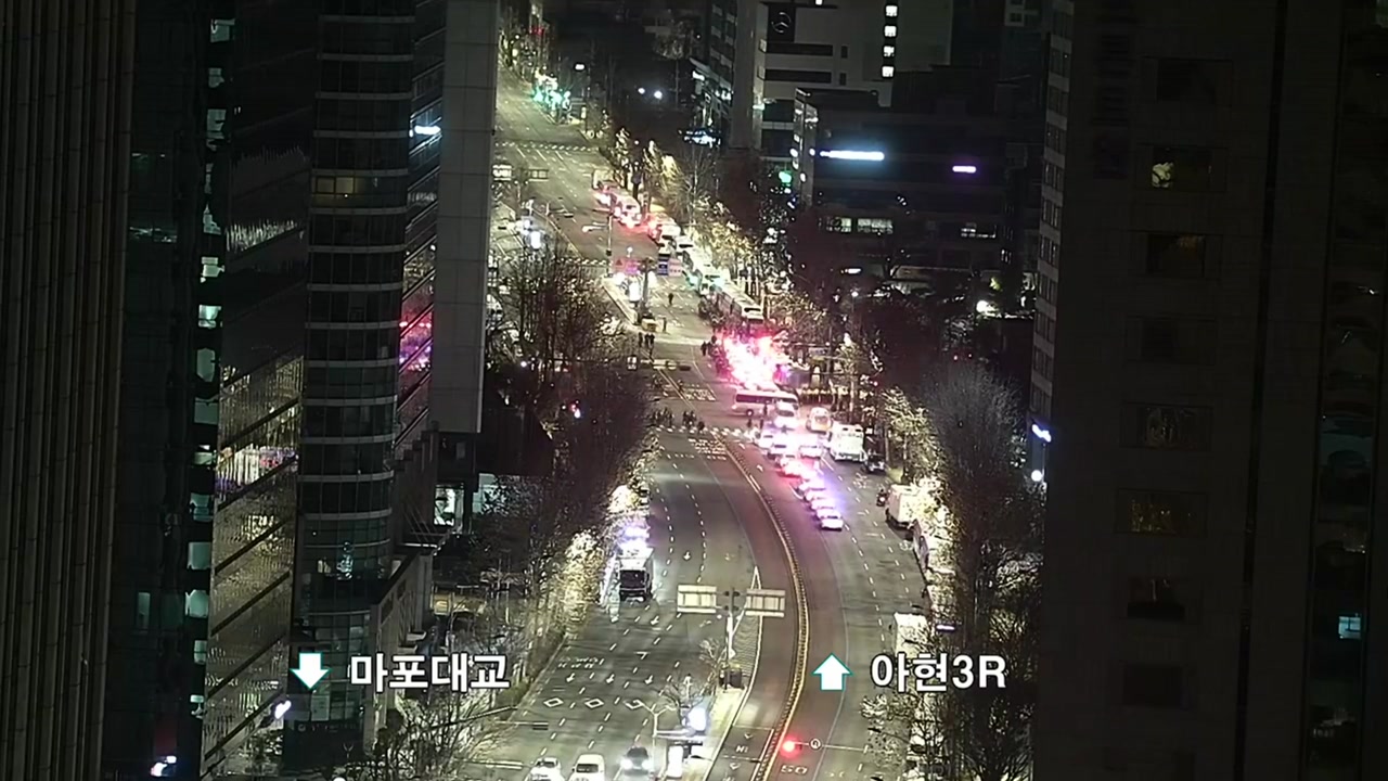 [속보] 경찰, 윤 지지자 서부지법 폭동 3시간 만에 진압