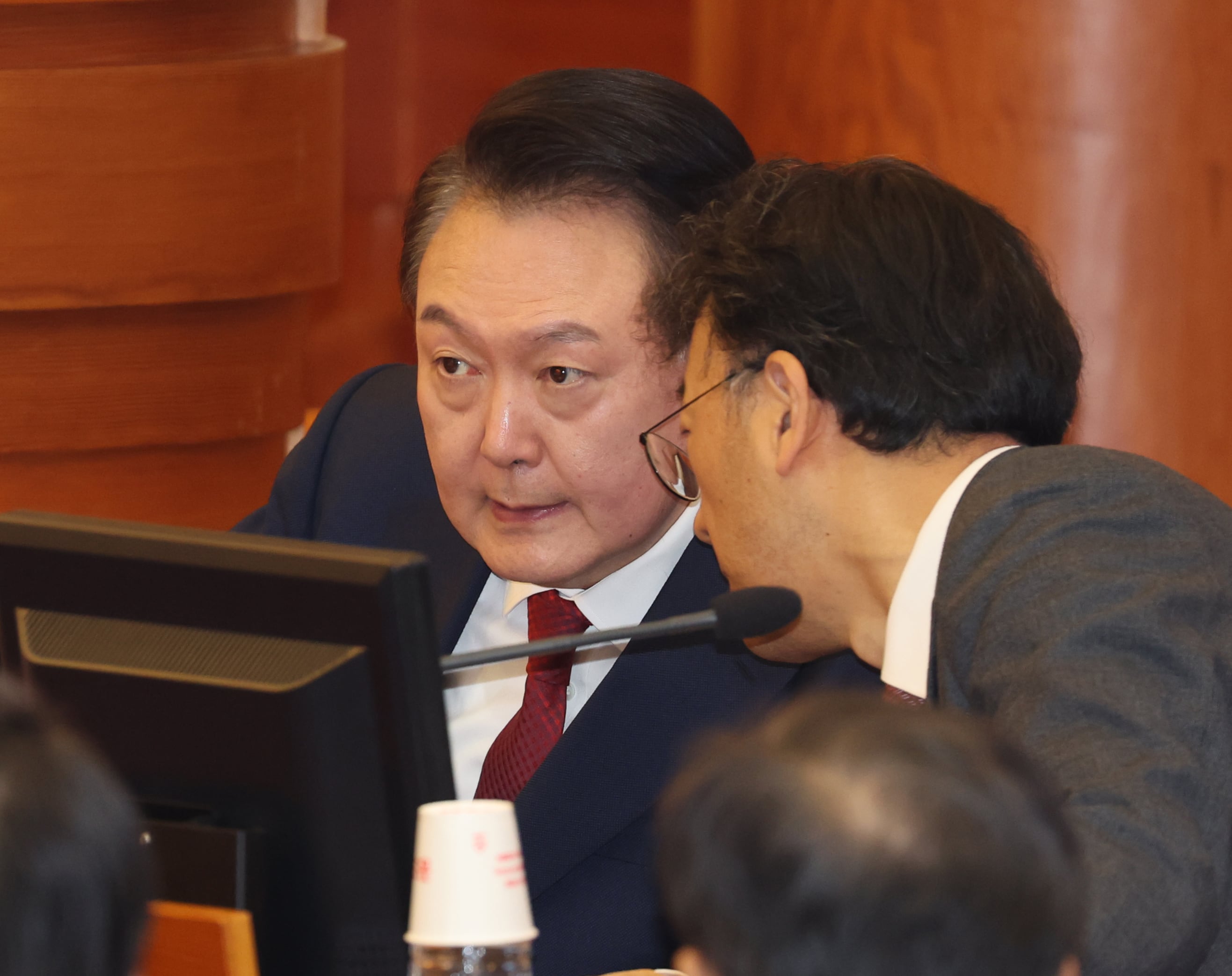 尹 “국회의원 끌어내라고 지시한 적 없다”