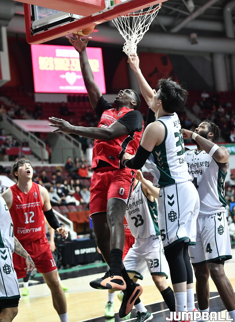 ‘21점 9리바운드’ 정관장 오브라이언트의 성공적인 KBL 복귀전