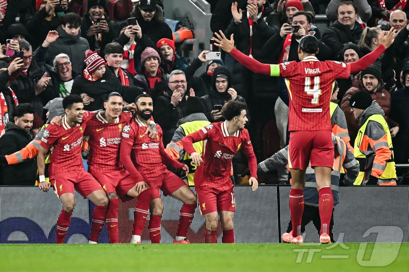 신바람 리버풀-애 먹는 맨시티…EPL 이어 UCL서도 엇갈린 희비