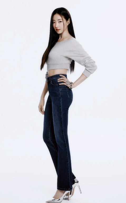 "얼마나 예쁘길래"키 173cm에 46세라고 아무도 믿지 않는 여배우,청바지룩 | 셀럽뉴스