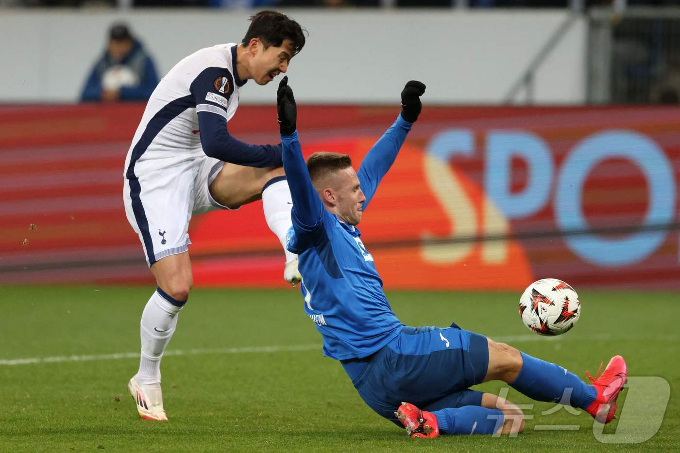 손흥민 부진 털고 PO 없이 UEL 16강행 희망…토트넘 활짝 웃었다