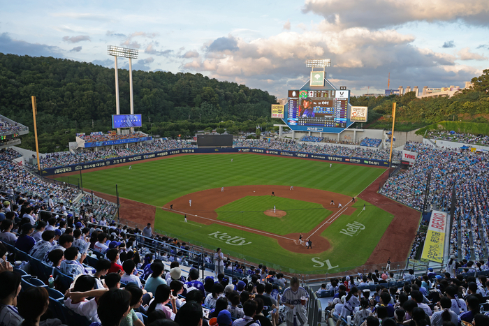 ‘1000만 관중, 핵심은 2030 여성’ KBO, 온·오프라인 팬 성향 조사 결과 발표