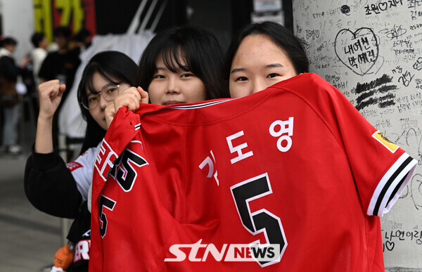 1000만 관중 KBO리그, 2030 여성 힘 컸다? 구매력도 최고 수준