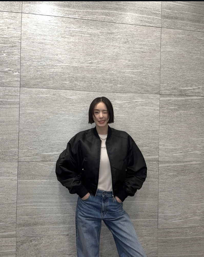 이다희, 미모의 똑 단발! '175cm 55kg' 헐렁한 청바지-크롭 재킷룩 | 뷰티는 내운명