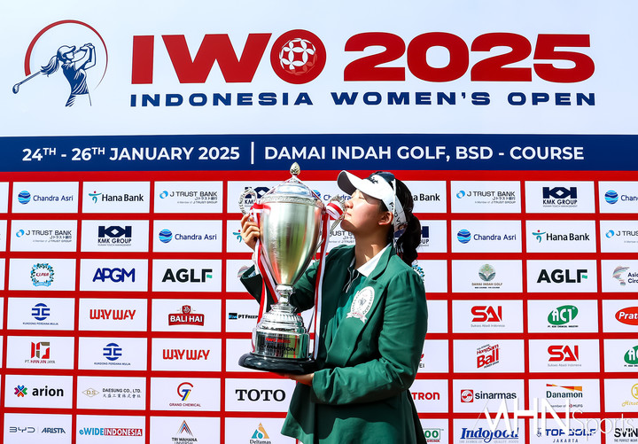 2025 KLPGA 드림투어 | [mhn포토] 황유나, 짜릿한 역전 우승컵에 키스