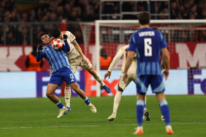 '김민재 풀타임' 뮌헨, 대승에도 UCL 16강 직행 무산...PSG·페예노르트 PO行