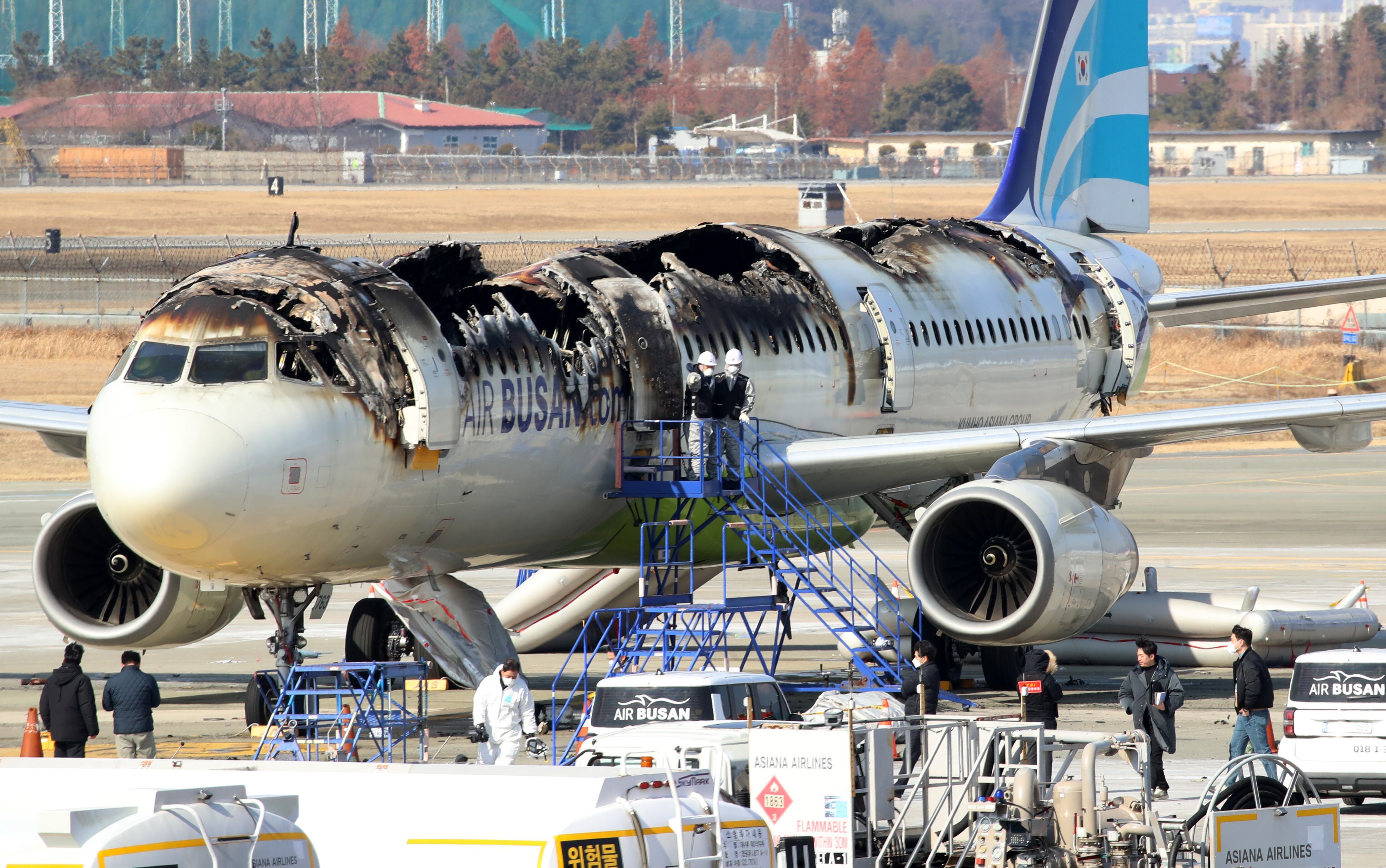 에어부산 항공기 화재 합동감식 지연… 추가 화재 위험 항공유 처리 때문