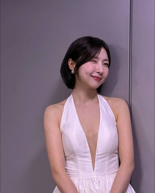 갑자기 SNL 하차하고 SBS에서 빛 보고 있는 여배우, 노출 드레스룩