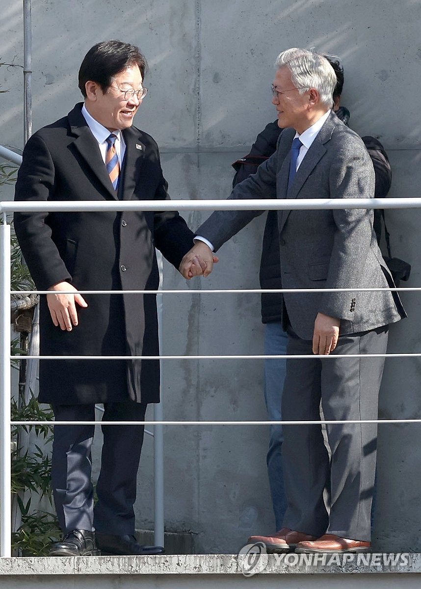 문재인 전 대통령·이재명 대표 밝은 표정