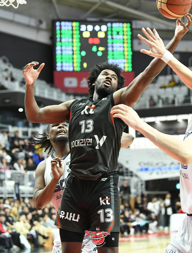 kt, 19점 차 뒤집었다! 해먼즈 폭발…소노 4연패 수렁