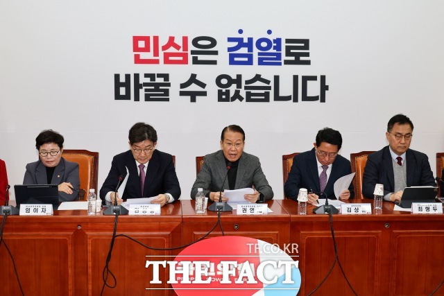 헌법재판관 흔드는 국민의힘 편향성 논란 키워 얻는 것은