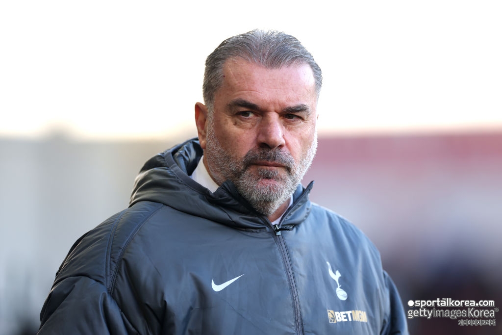 [PL 24R 리뷰] ‘손흥민 코너킥 자책골 유도+7호 도움’ 토트넘, 브렌트퍼드 2-0 누르고 4연패 탈출