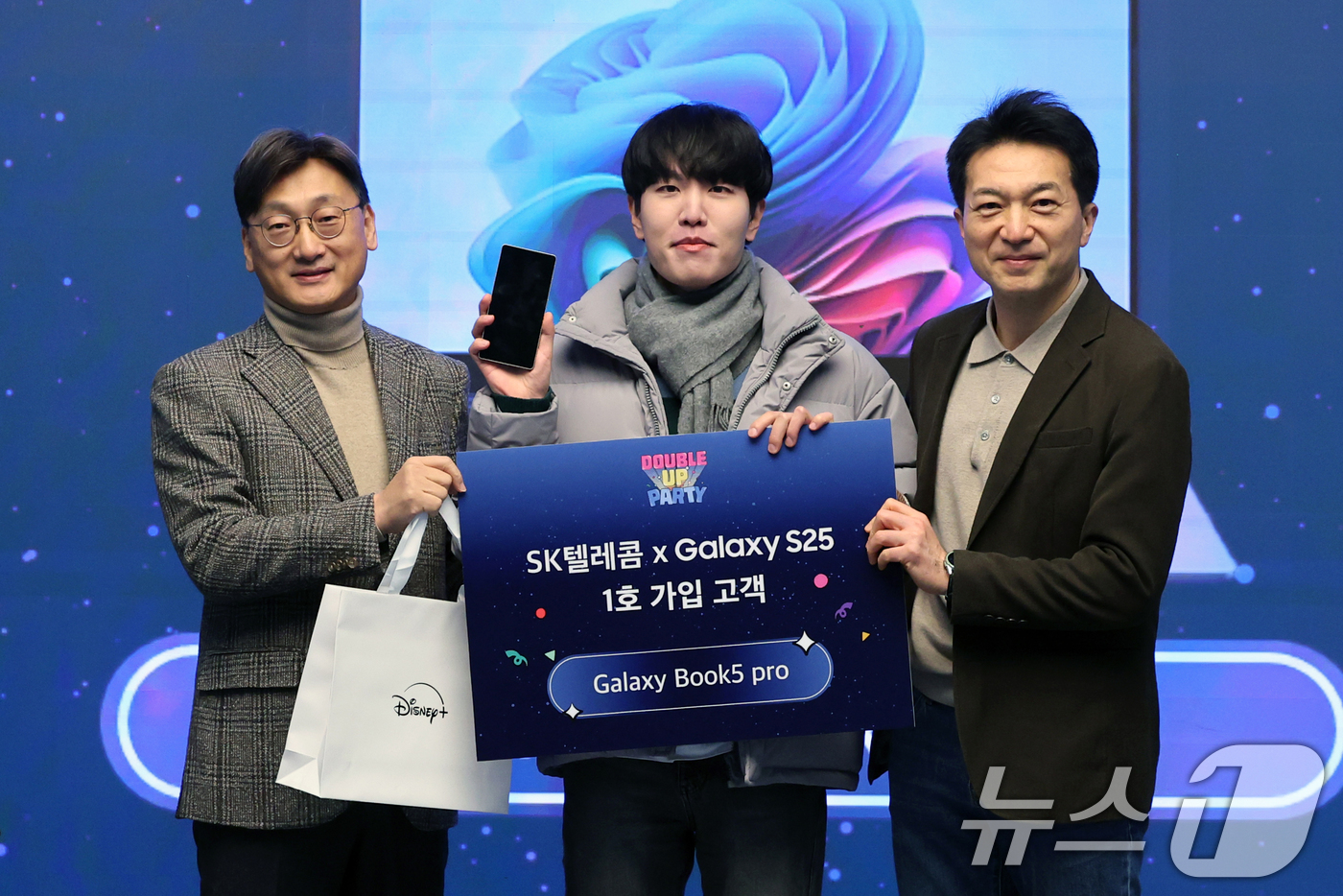 SKT '갤S25 1호 개통' 고객 "AI 기능에 아이폰서 환승"(종합)