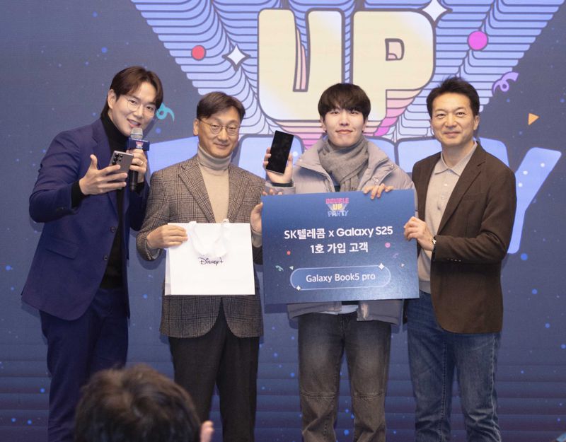 SK텔레콤 갤럭시 S25 시리즈 1호 개통 고객 사진