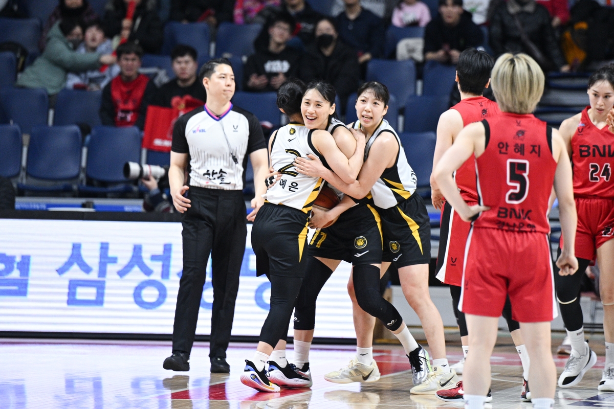 여자농구 BNK, 자유투 놓쳐 패배…정규리그 우승 경쟁 '빨간불'