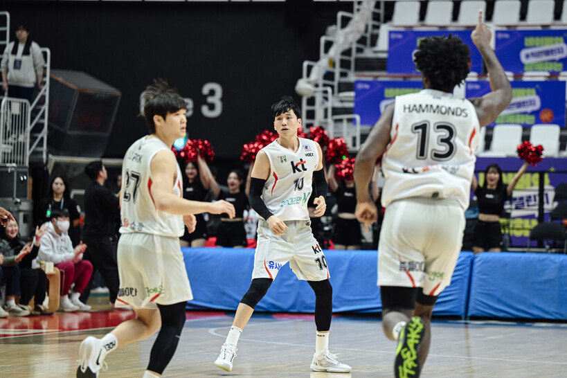 [EASL] ‘팀 3점슛 18개’ KT, 산 미구엘 완파… 조별 예선 4위로 EASL 여정 마침표