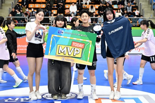 여자 핸드볼 SK슈가글라이더즈, 극적인 역전승으로 10연승 달성