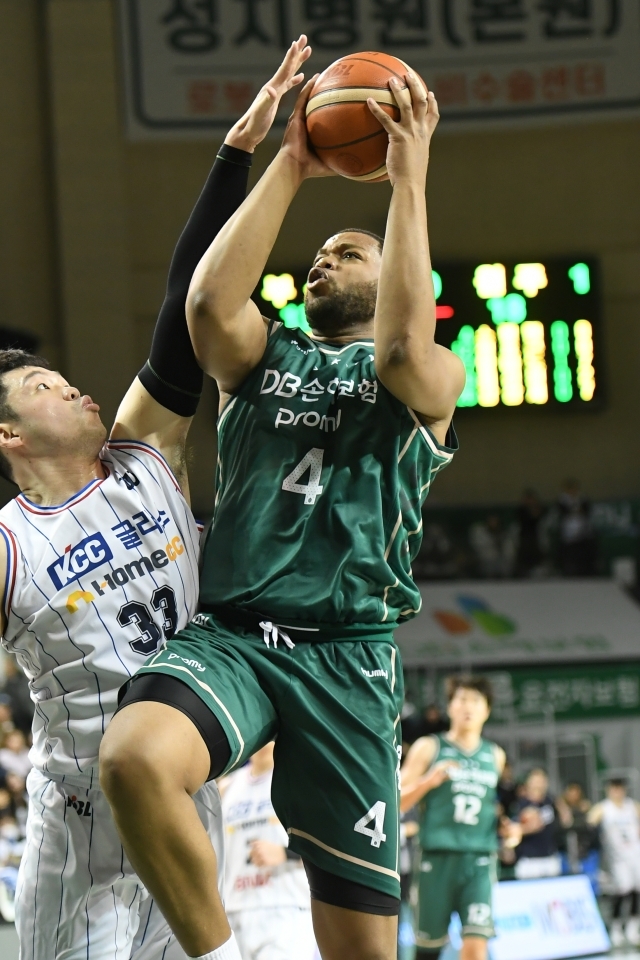 오마리 ‘킹’펠맨이 돌아왔다! 알바노·강상재 펄펄 난 DB, ‘7연패’ KCC 꺾고 2.5게임차 달아나…5연패 탈출 [KBL]