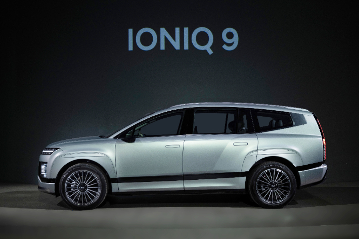 현대차 전기 SUV 아이오닉9 출시…6천만 원대 532km 주행