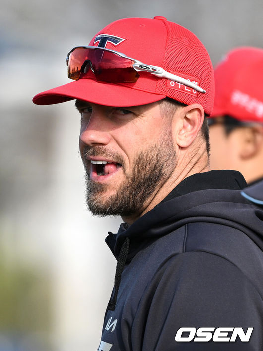 KBO 홈런왕과 친구 사이…ML 88홈런 타자, 선의의 경쟁 “46홈런 이상 치도록 도전해보겠다” [오!쎈 어바인]