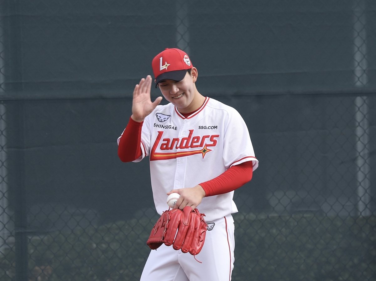 'SSG 5선발 후보' 송영진 "이제 결과로 보여줘야…144이닝 목표"