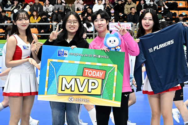 송지은 7골, 박조은 1300세이브 달성한 SK슈가글라이더즈 11연승 질주