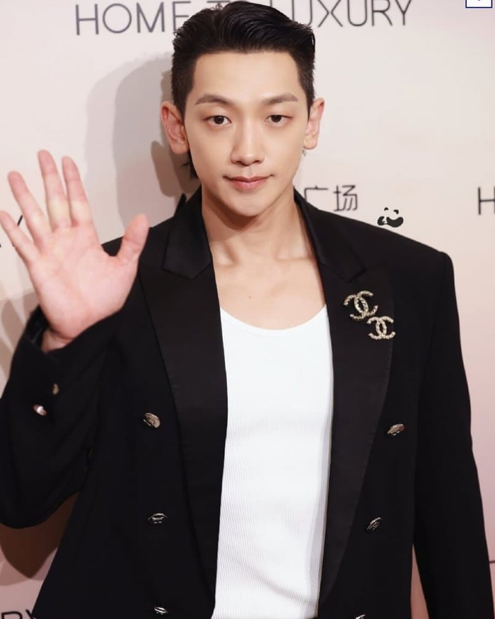 비, 대만 콘서트 중 故서희원 추모 묵념 “구준엽 위해 기도”