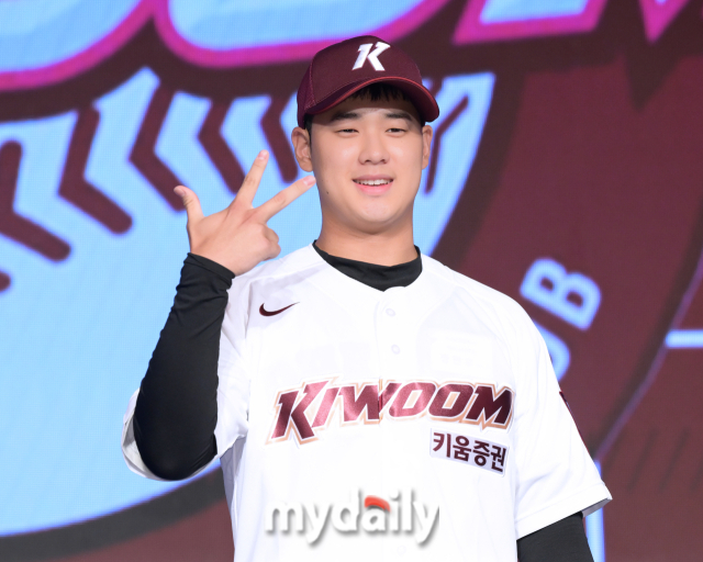 KIA 이의리 잇는 좌완 150km 파이어볼러가 뜬다…홍원기의 선택 2025, KBO 1순위 루키의 지각변동