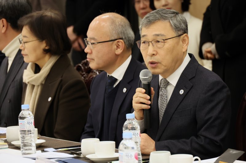 "학생 감소보다 빠른 교원 감축… 학교 제역할 어려워"