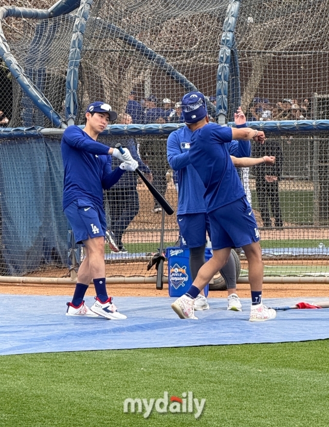 이게 '5270억 MVP'의 품격인가…타격 조언에 LAD 적응까지! 김혜성의 특급도우미 된 베츠 [MD글렌데일]