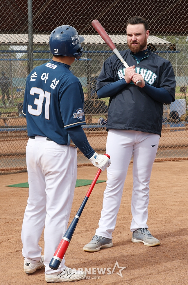 "한국 너무 사랑했다" 푼돈 받고 KBO 떠난 '꽃미남 외인' 감동 비화, 'ML 6년 차' 친구 추천하고 떠났다 [투손 현장]